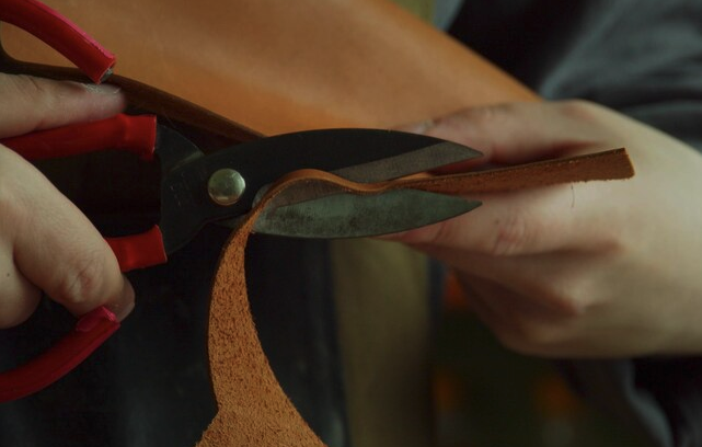 Precision Strap Cutting Tips for Flawless Edges - Techrichday